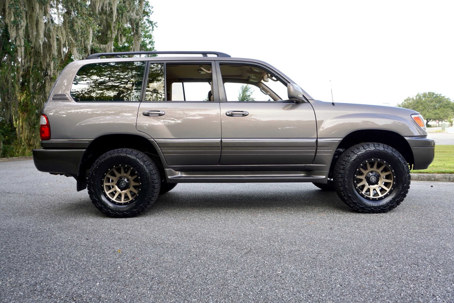 Used 1999 Lexus LX 470 For Sale ($33,200) | Kings Chariot Stock #3292